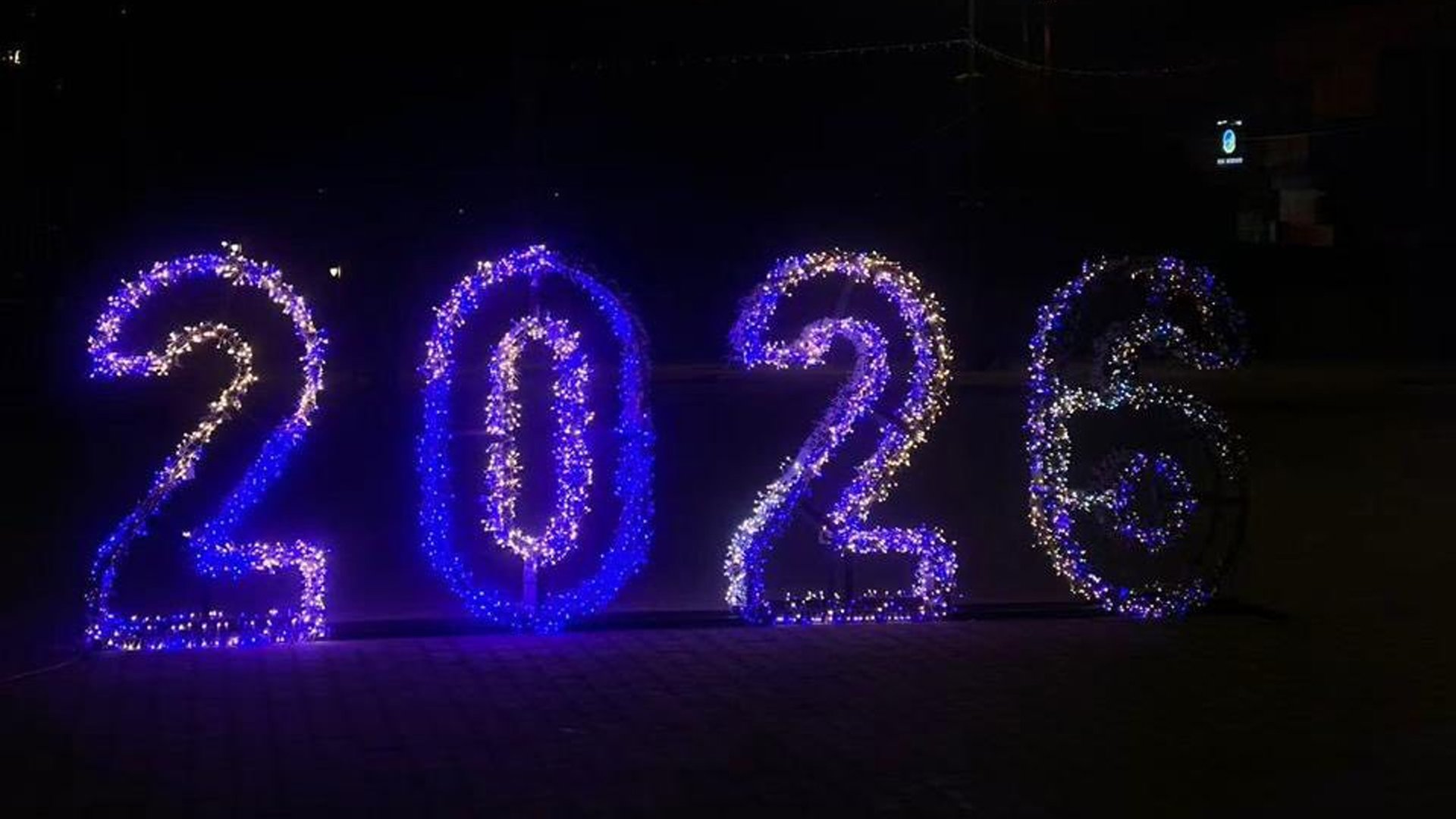 دهۆک بۆ پێشوازیکردن لە ساڵی نوێ دەڕازێنرێتەوە » +964