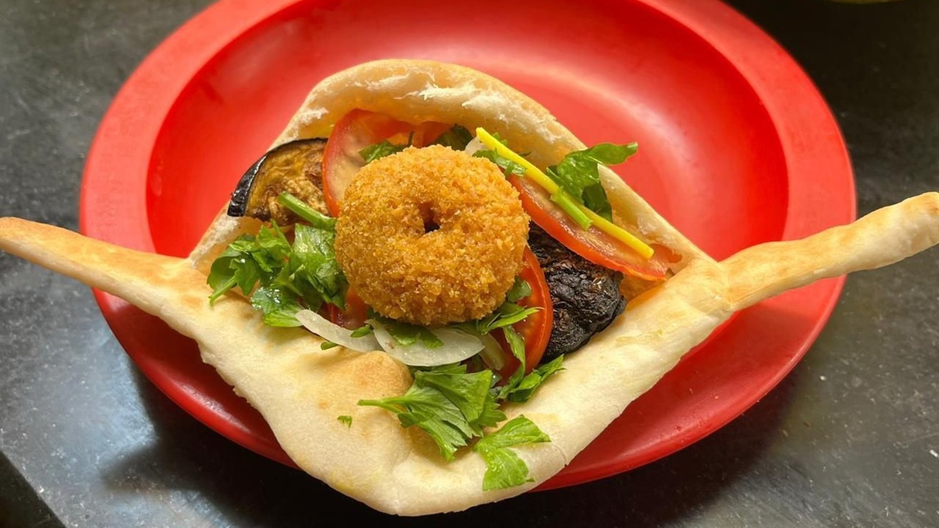 اليوم العالمي للفلافل: 7 تقارير من 964.. وصورة أرخص “لفة” في العراق! » +964