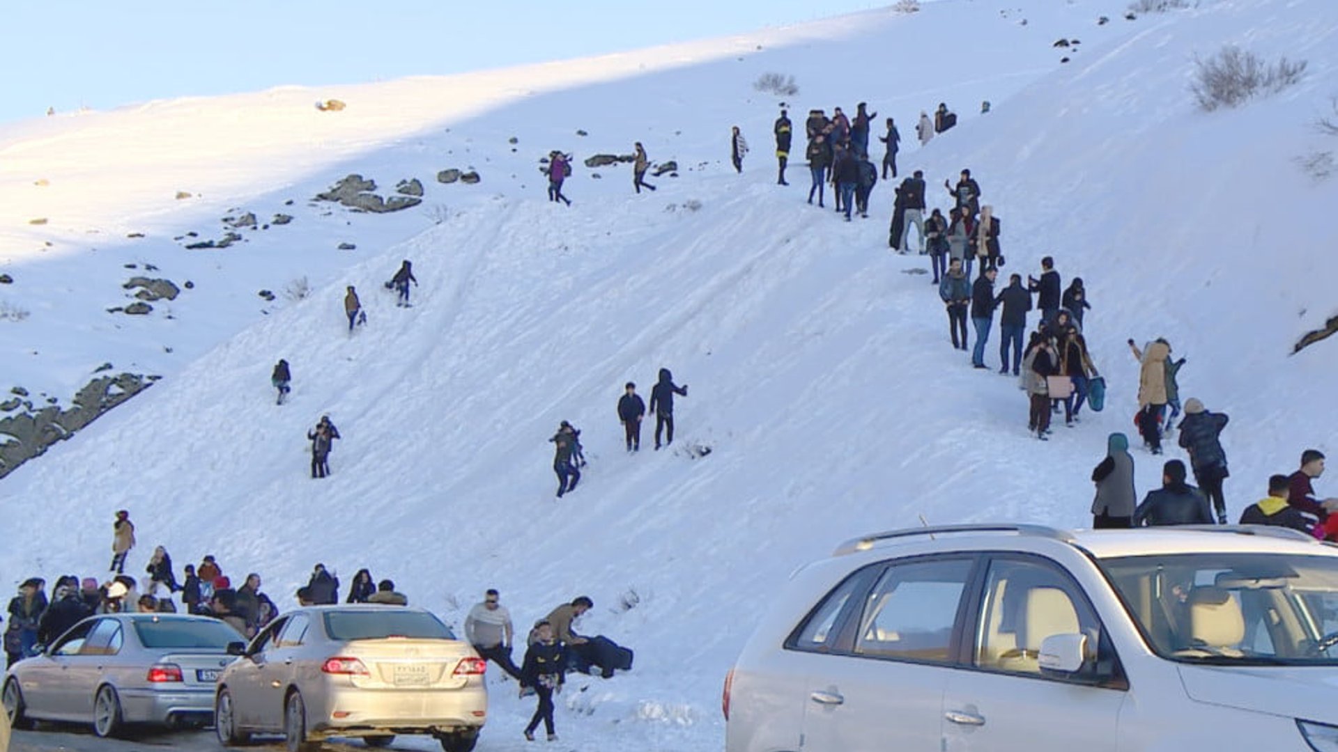 Video: Picnic in the snow, melodies echo on mount Hassan Beg » 964media