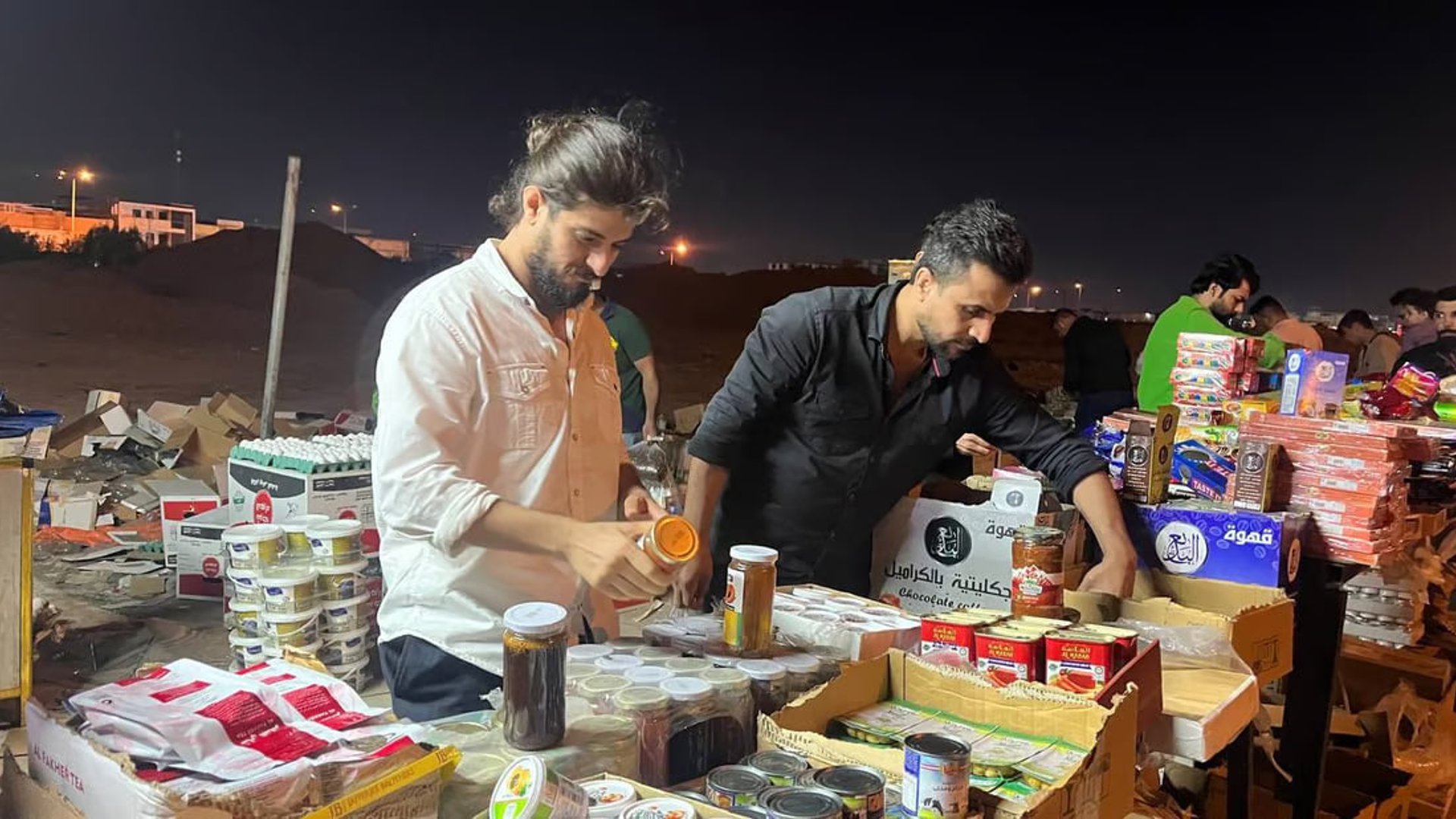 Mobile market thrives offering affordable variety of goods in Basra ...