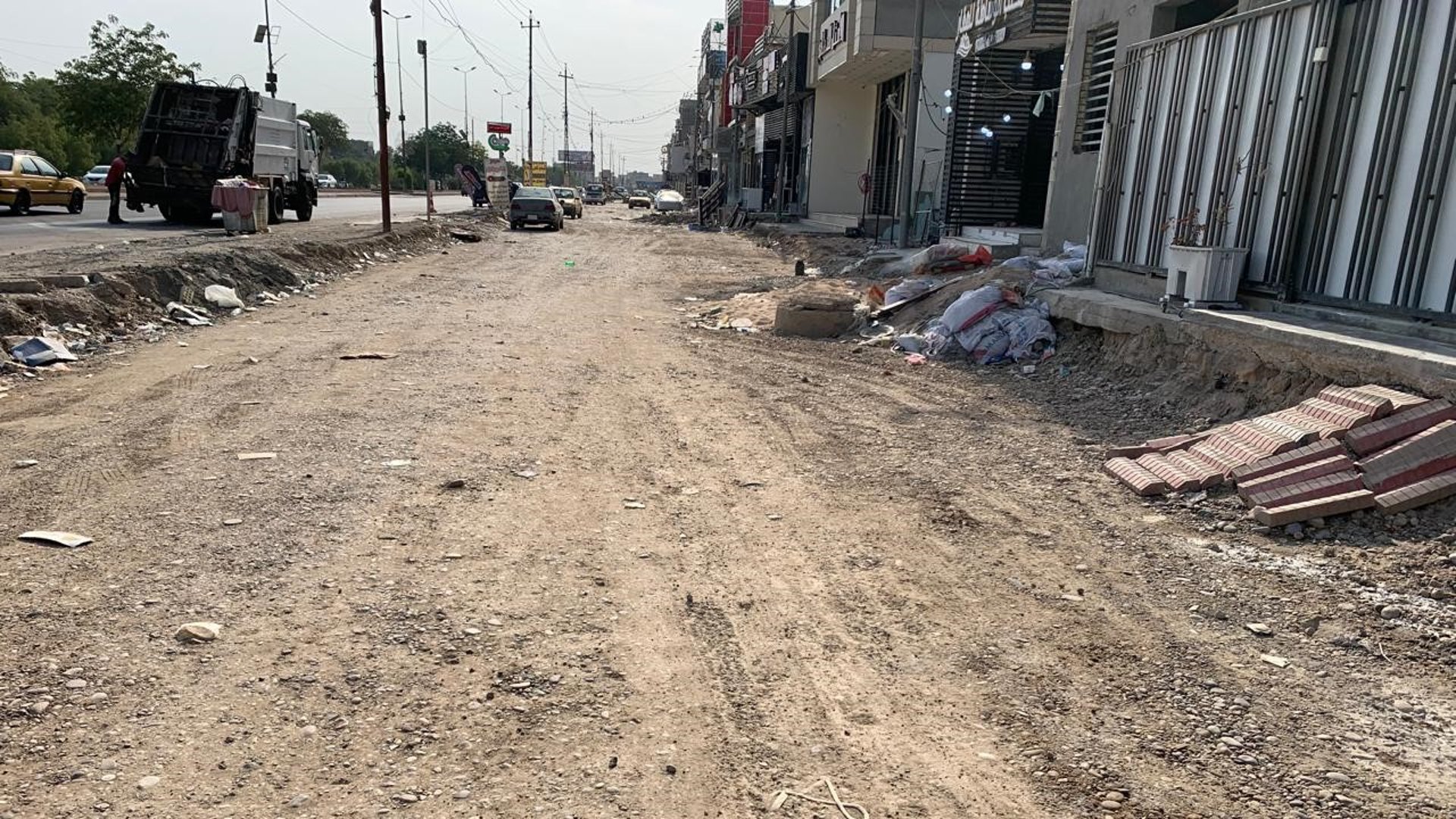 حفريات “الرفاق” في حي الجهاد “تقطع الأرزاق” والأمانة تعلن موعداً قريباً ...