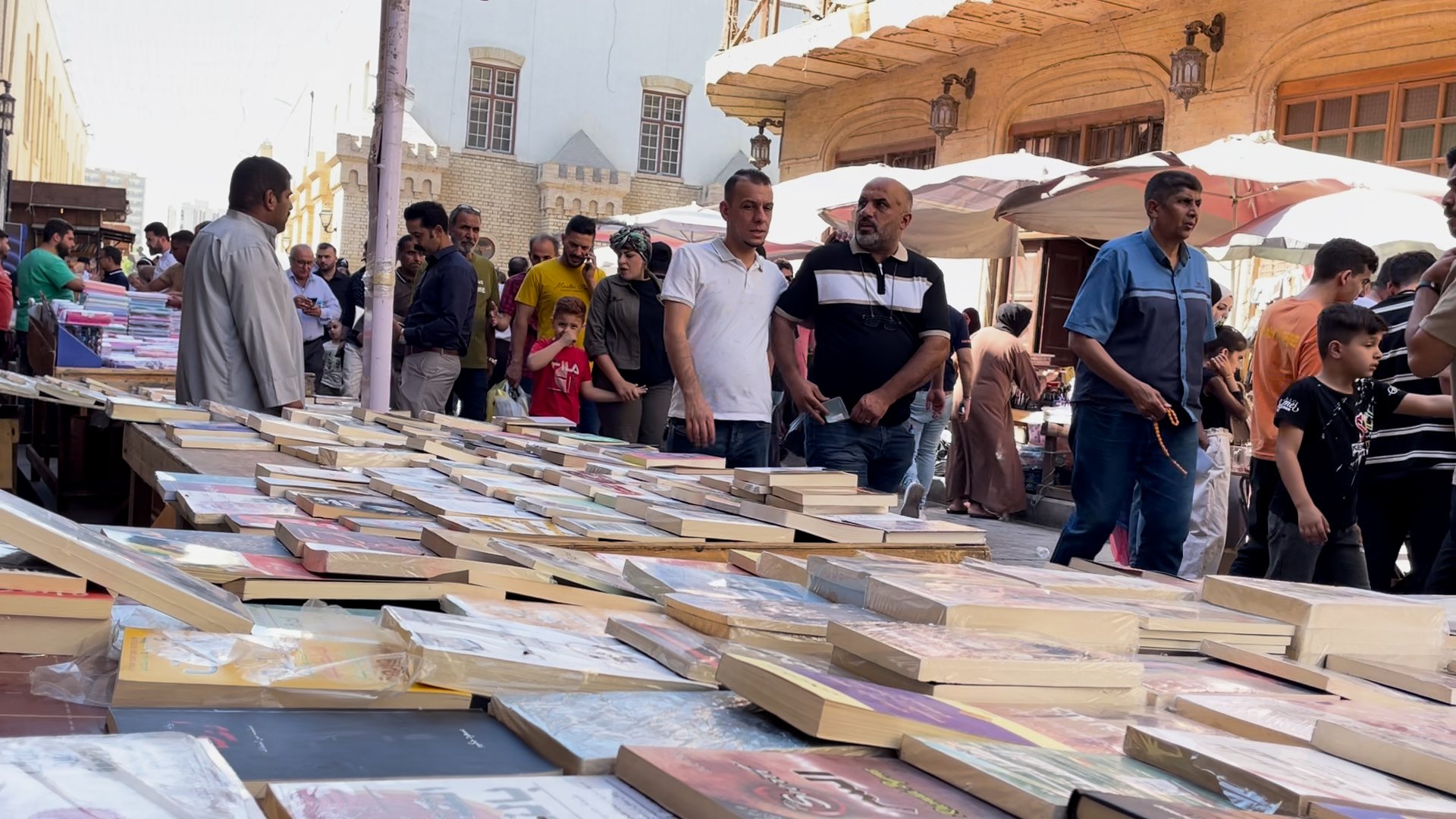 Ali Badr’s ‘The Leader’ draws readers on Mutanabbi Street as interest ...