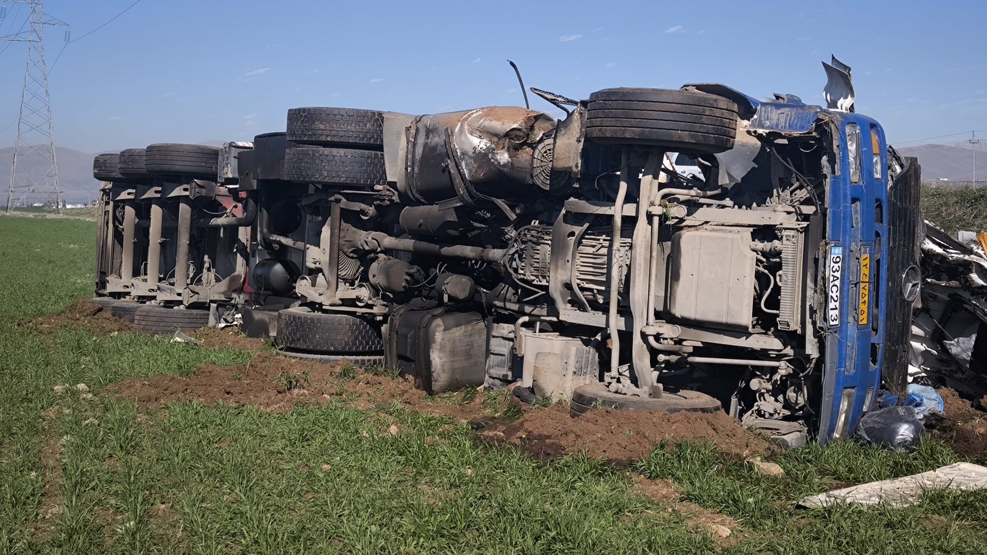 Fuel tanker overturns on Said Sadiq-Sharazoor road, killing driver ...